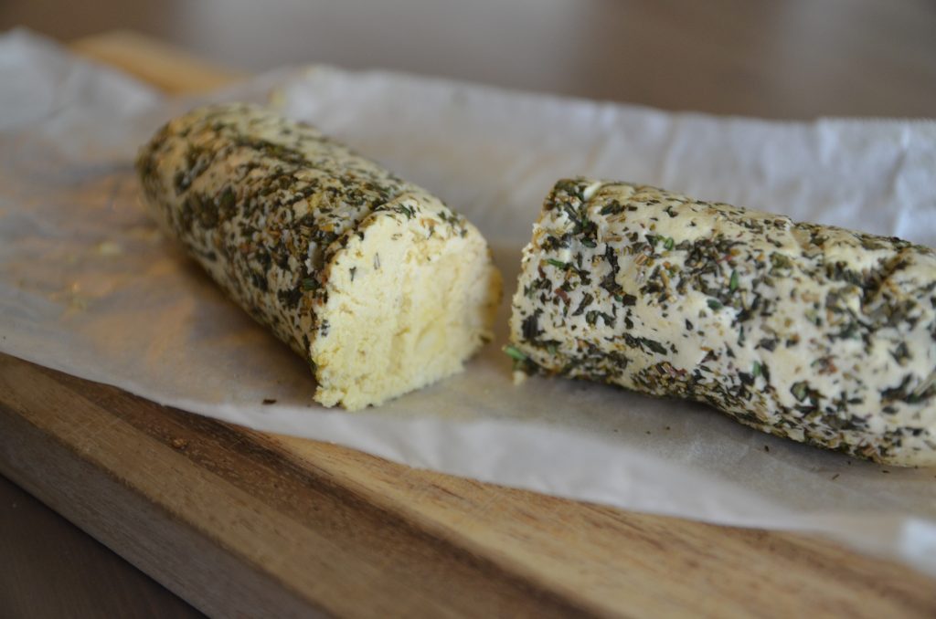 Queijo Chèvre Fermentado de Castanha de Caju e Macadâmia • Cashew and ...